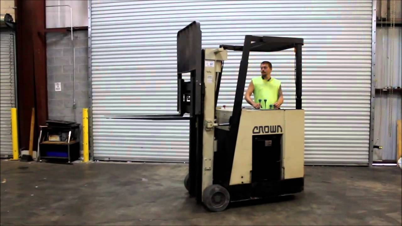 CROWN 30RCTT ELECTRIC RIDER FORKLIFT, - YouTube