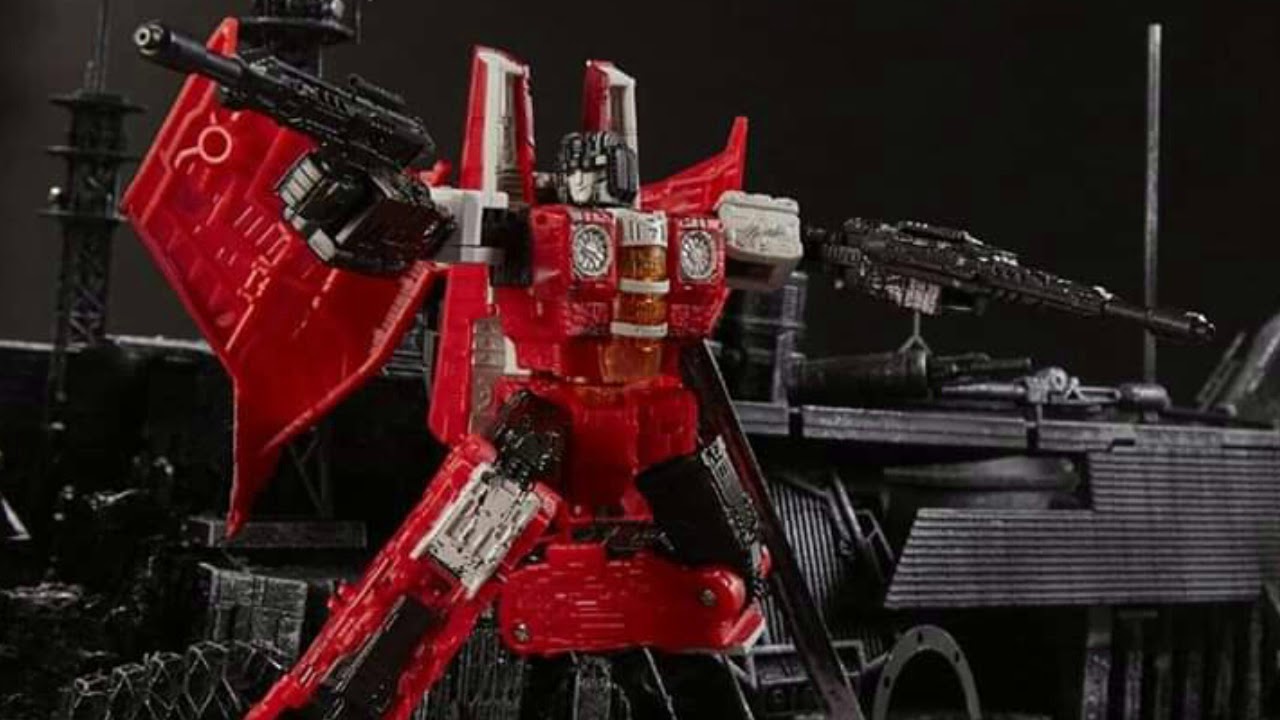 TRANSFORMERS GENERATIONS SELECT RED WING VOYAGER - YouTube
