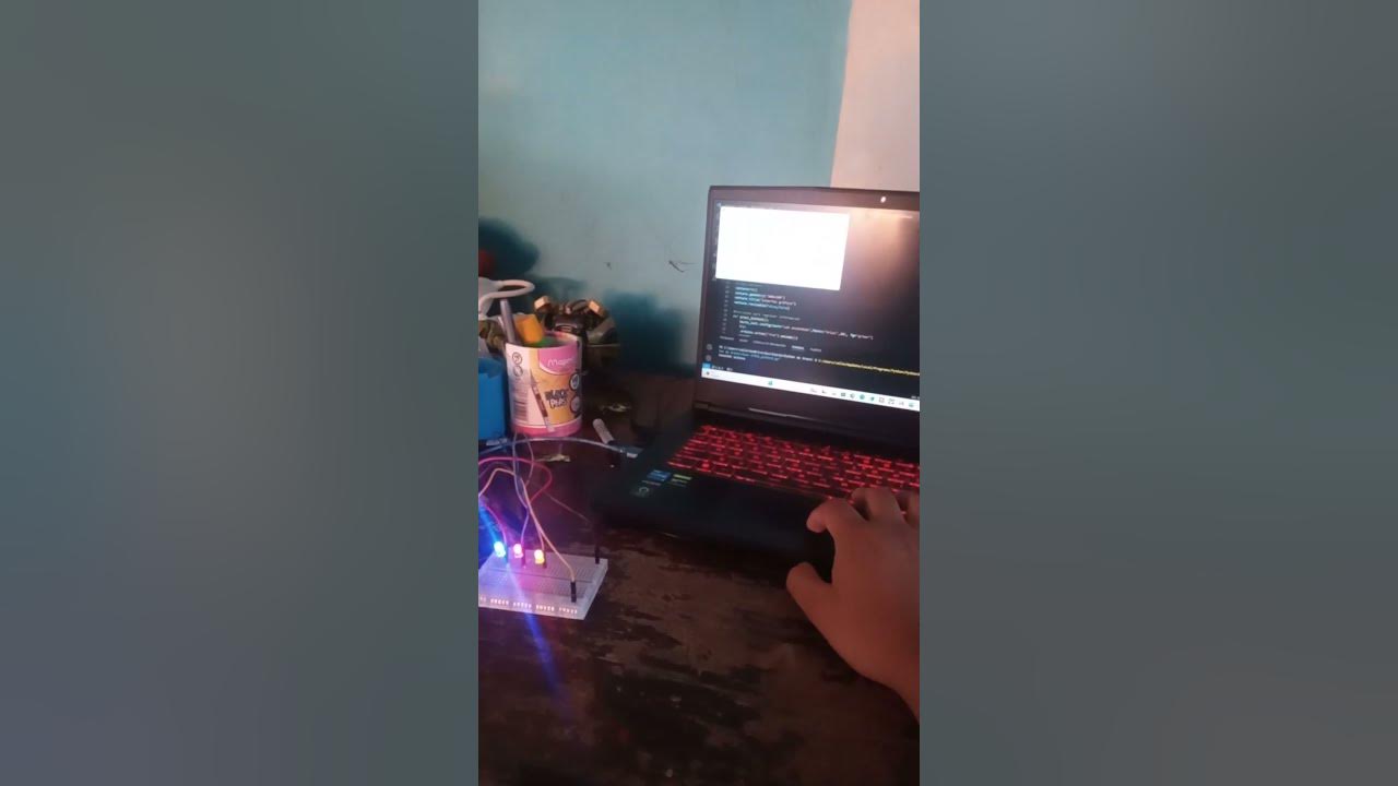 comunicación Serial a un Arduino #python #arduino - YouTube