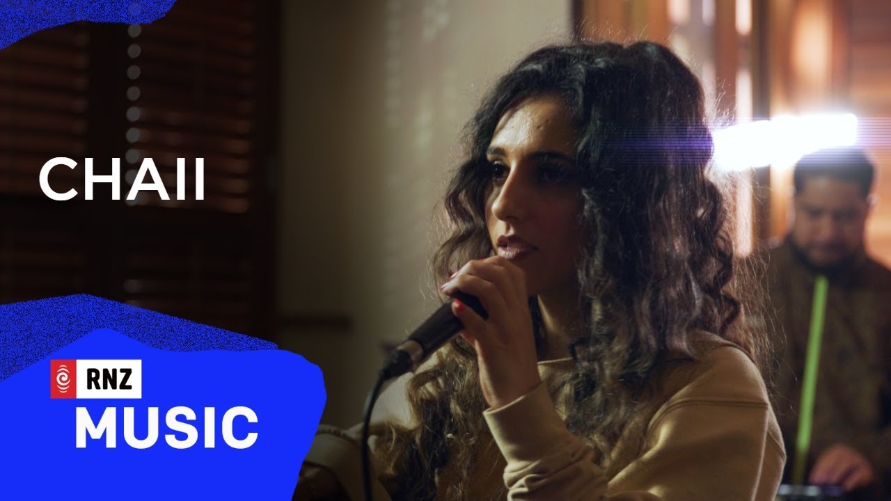 CHAII - 'Lightswitch' live at Roundhead - YouTube