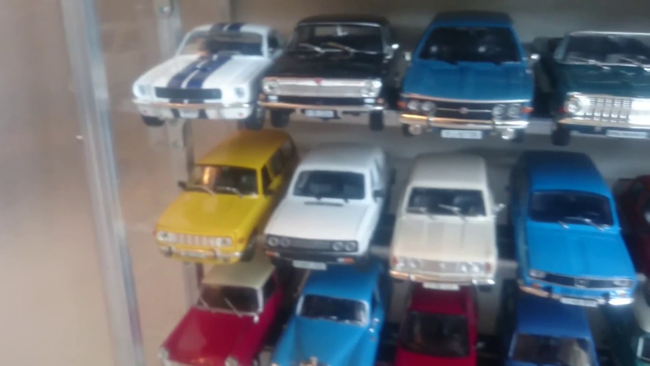 1/43 display case SHOWbox100 acrylic with almost 100 diecast models ...