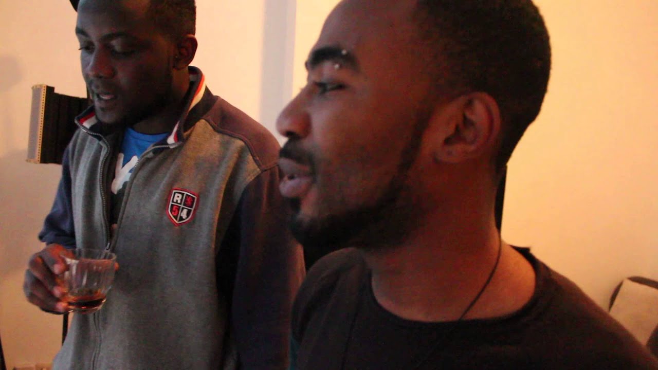 M-LA making afro beat for ALEXIS (Q-SOUNDZ) - YouTube