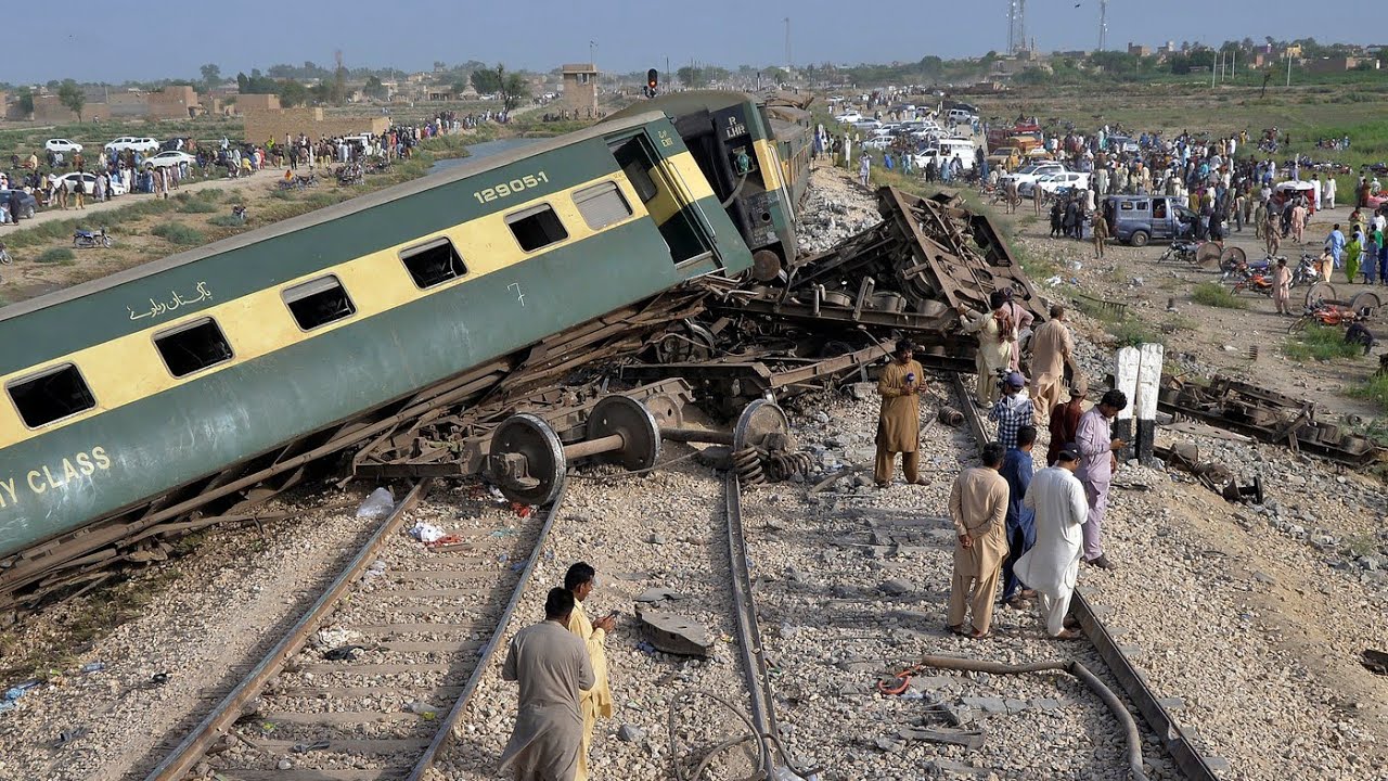 Pakistan trains best vlog 6 mall trains videos different different ...