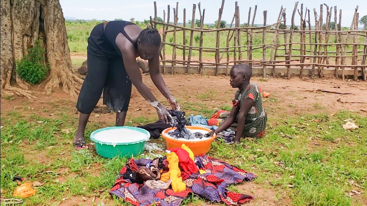 AFRICAN VILLAGE GIRLS LIFE // WASHING CLOTHES - YouTube