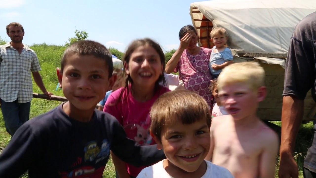 Romania Gypsies / Roumanie Tziganes - YouTube