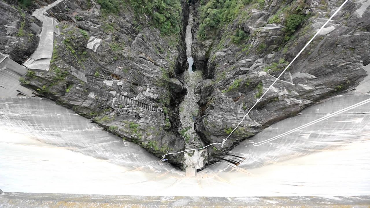 Verzasca Dam 007 Goldeneye Bungee Jump 2012 - YouTube