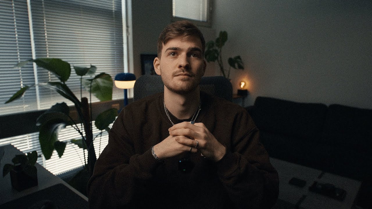 How To Achieve A Cinematic Talking Head Frame - YouTube