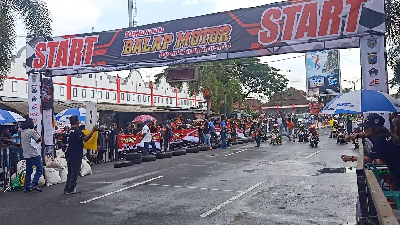 Kejuaraan Balap Motor Open Championship di Stadion Supriyadi Blitar ...