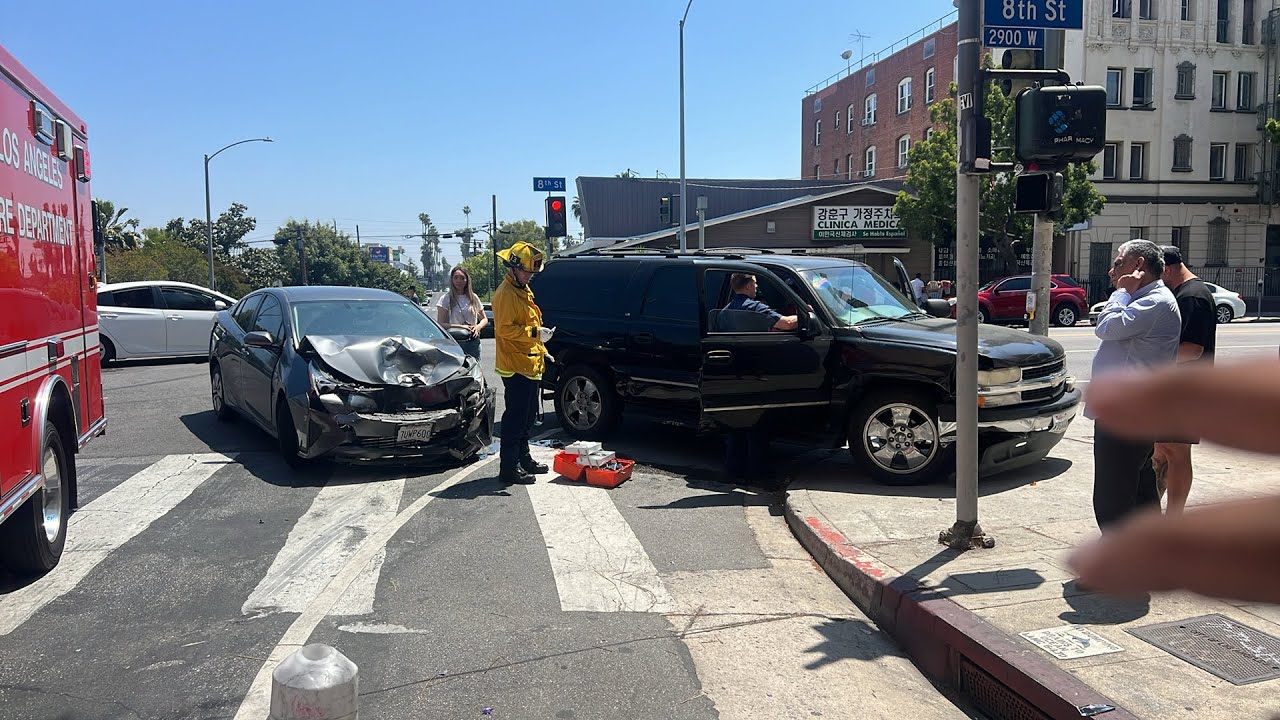 Car collision Sunday out here that simple !!! - YouTube