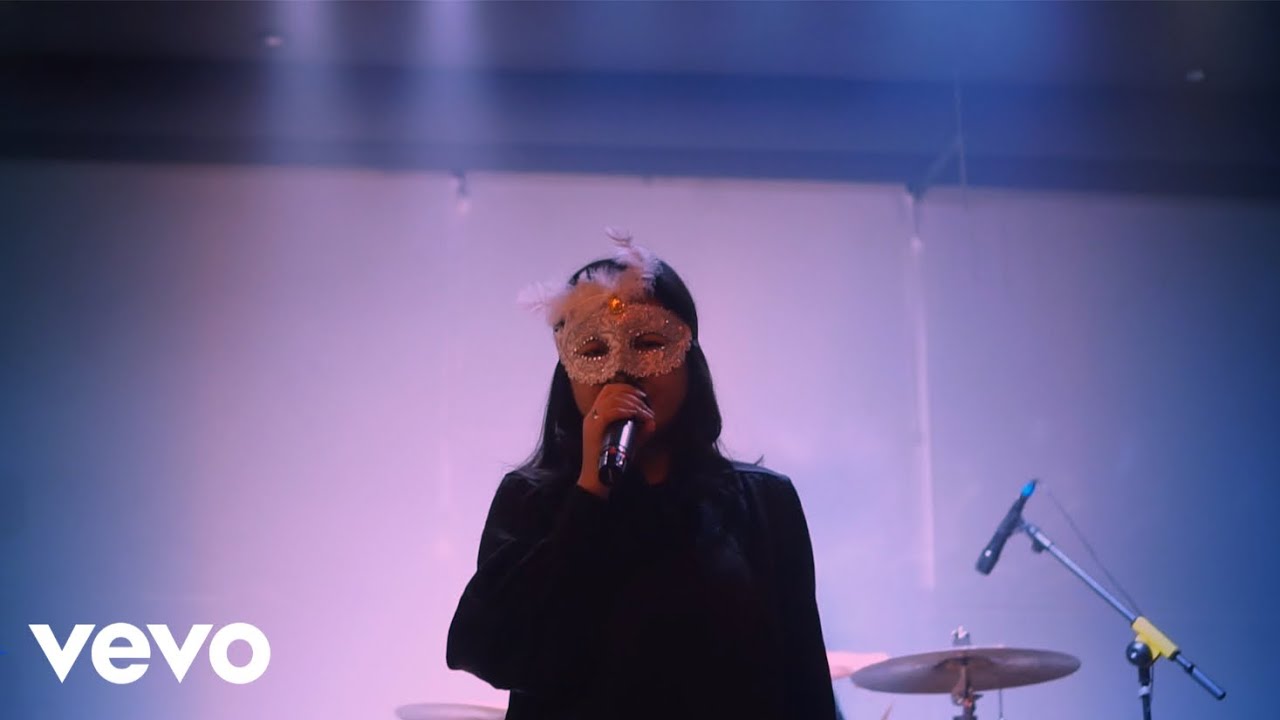 C.H.R.I.S.Y.E - Pita Kertas | Live In Regazza Bar & Lounge - YouTube