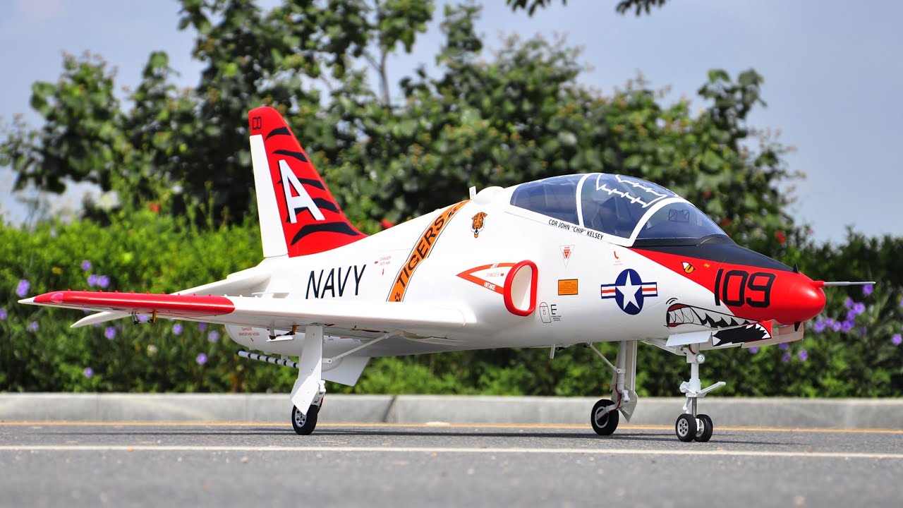 AF-MODEL JET 艾爾飛 噴射T-45 / T45 起飛，降落飛行片段 - YouTube