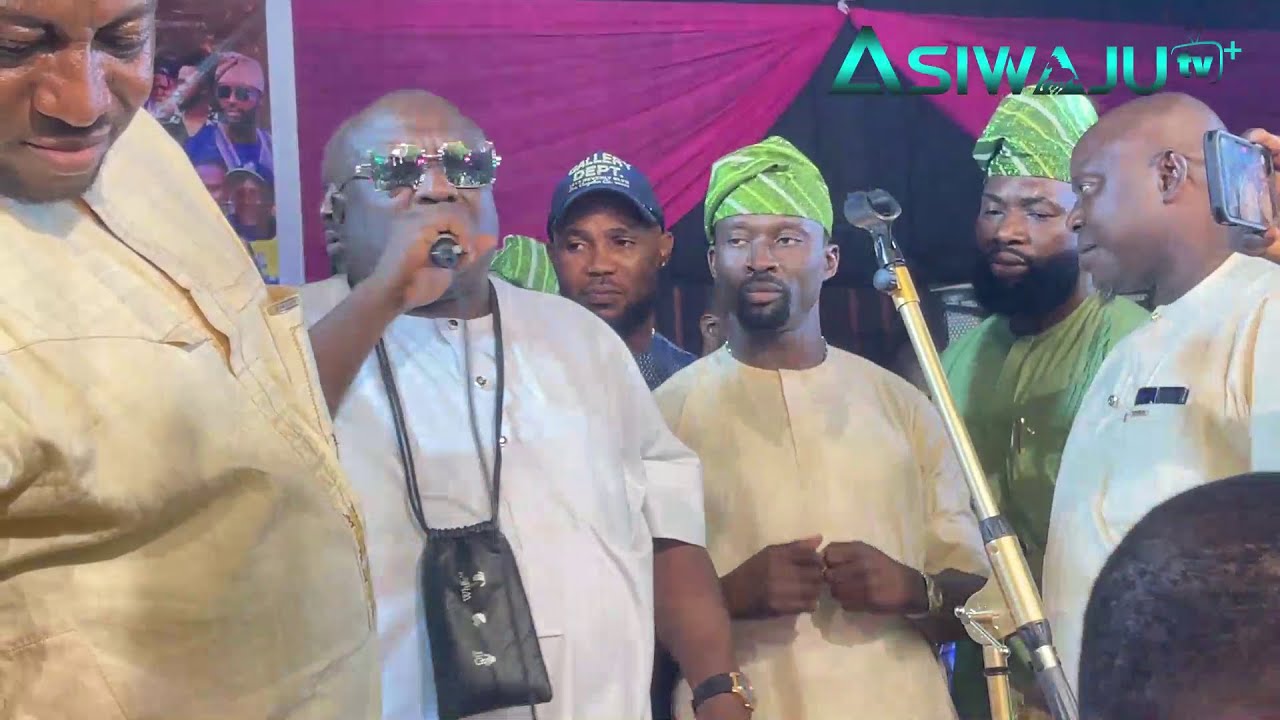 SAHEED OSUPA BATTLE ALAO MALAIKA ON STAGE, DROPS BANGA - YouTube