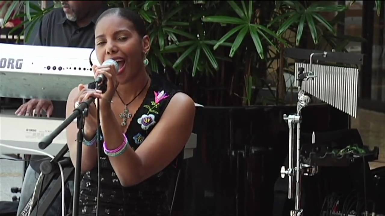 Kisses Love Lips (Live) - YouTube