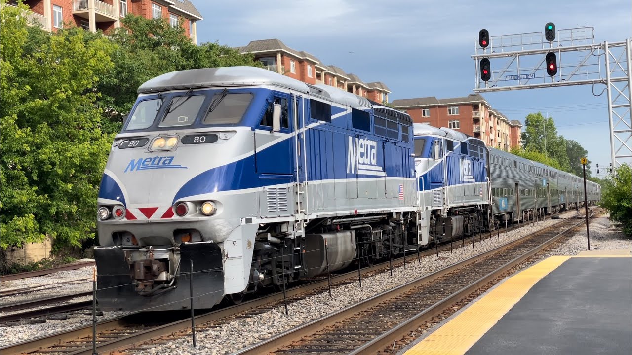Metra 80 rolls a Double header through Morton Grove - YouTube