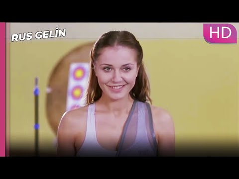 Rus Gelin - Pehlivan Rus Karısını Görünce Kendinden Geçiyor | Türk Romantik Komedi Filmi