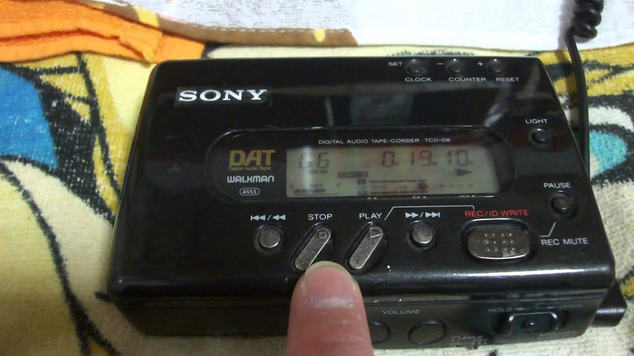 SONY TCD-D8 - YouTube