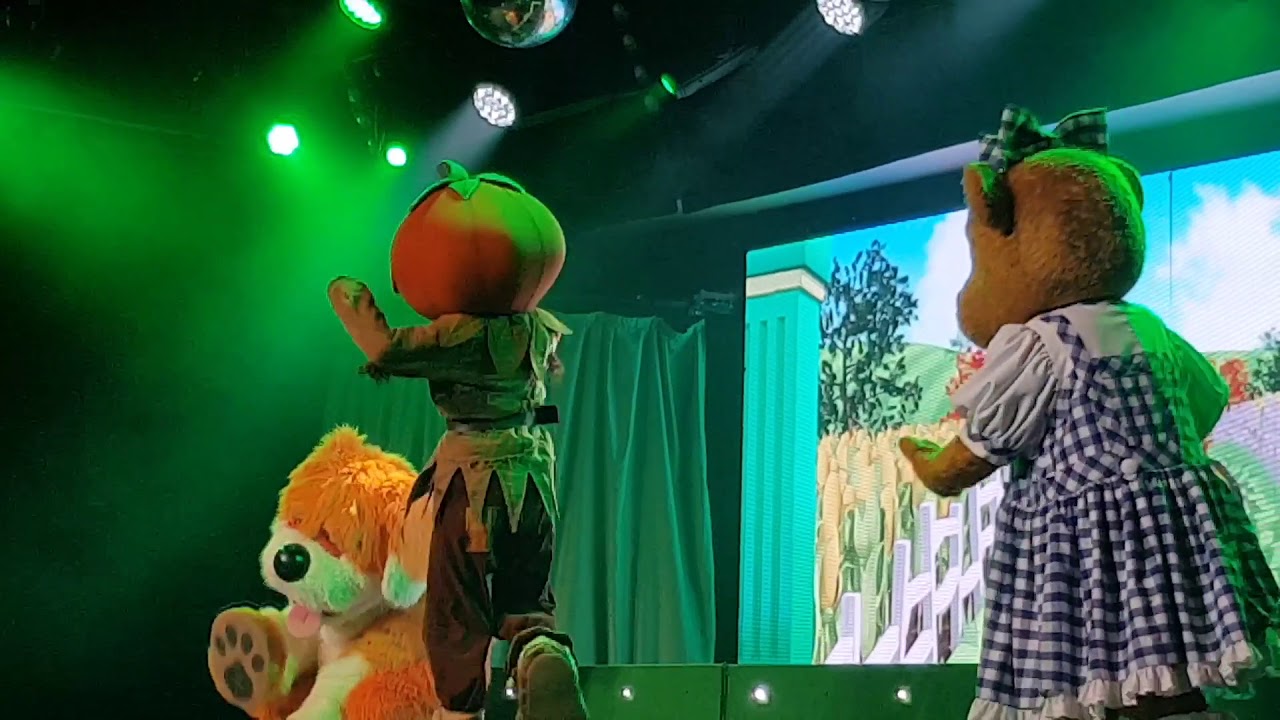 Butlins wizard of oz Butlins - YouTube