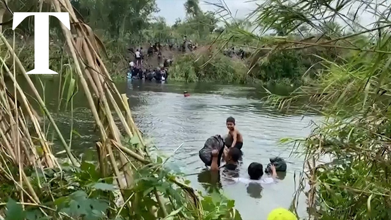 Migrants cross Rio Grande river to reach US before Title 42 ends - YouTube