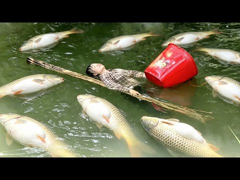 Giant fish angling skills using ancient methods.