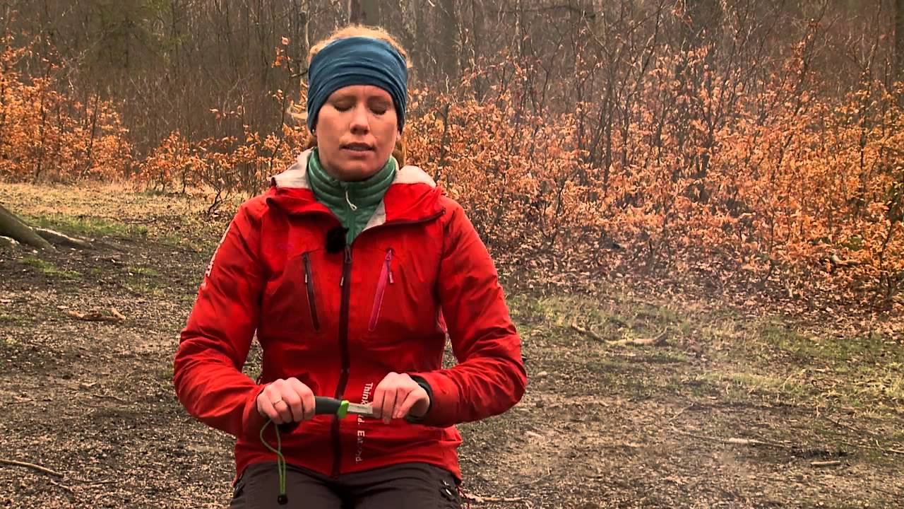 How to use - Swedish FireSteel 2.0 & Swedish FireKnife - YouTube