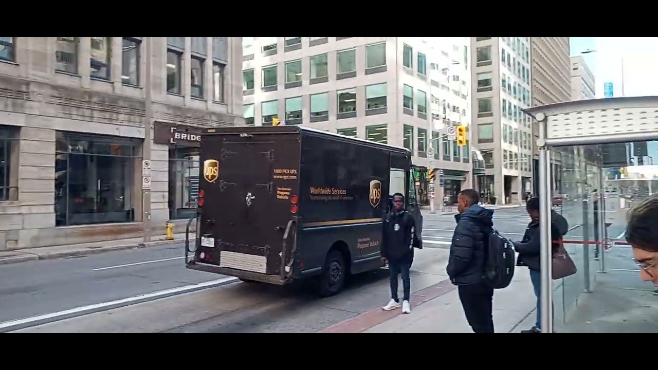 UPS 2008 international truck on Albert Street and Bank Street in ...