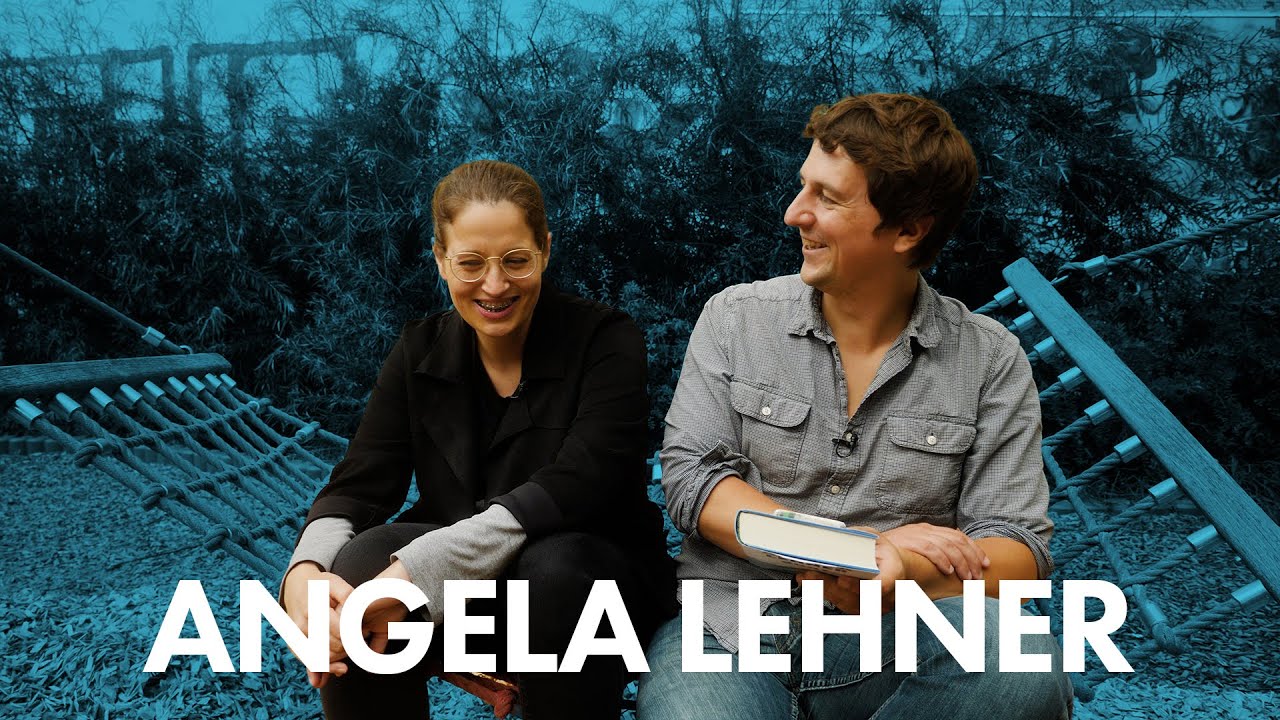 Besuch bei Buch: „2001" mit Angela Lehner - YouTube