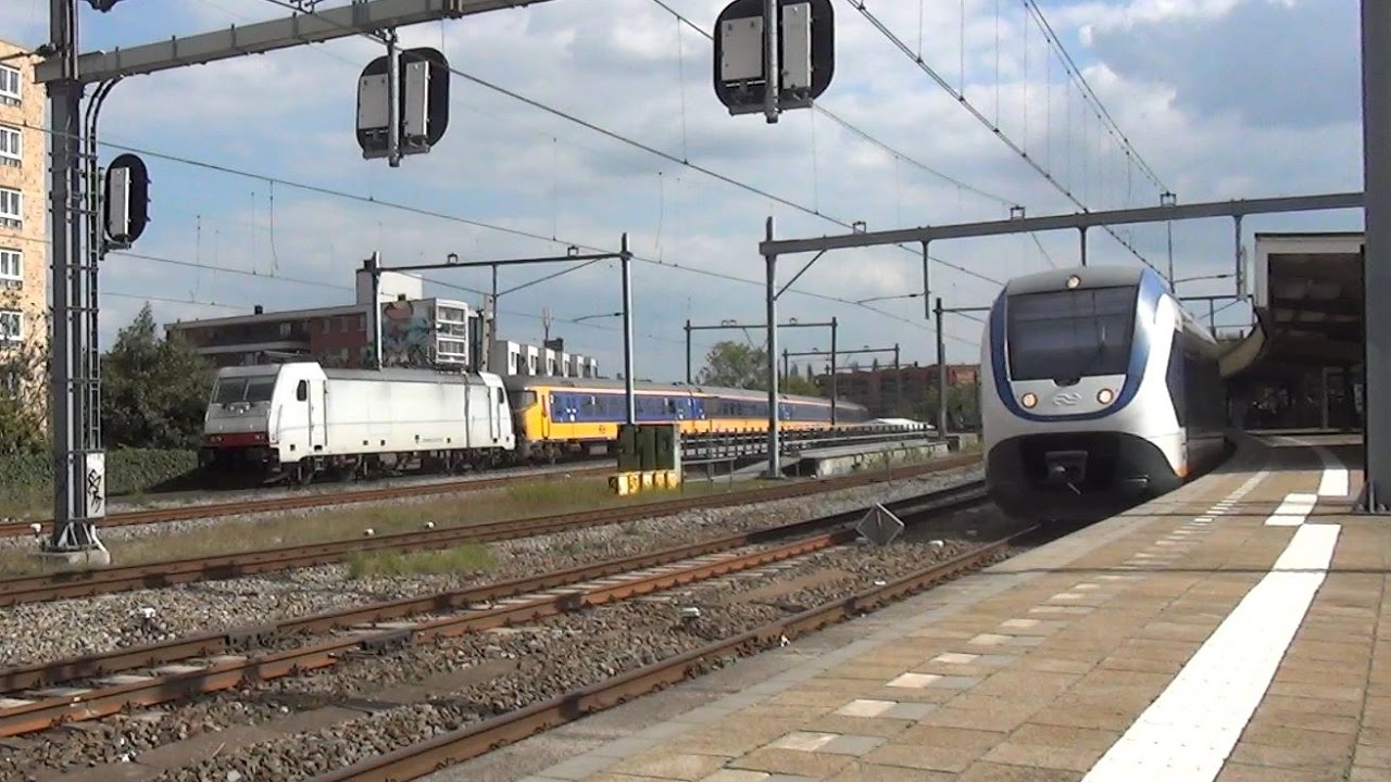 E 186 142 met IC Direct & SLT 2650 + 2450 - Station Amsterdam ...