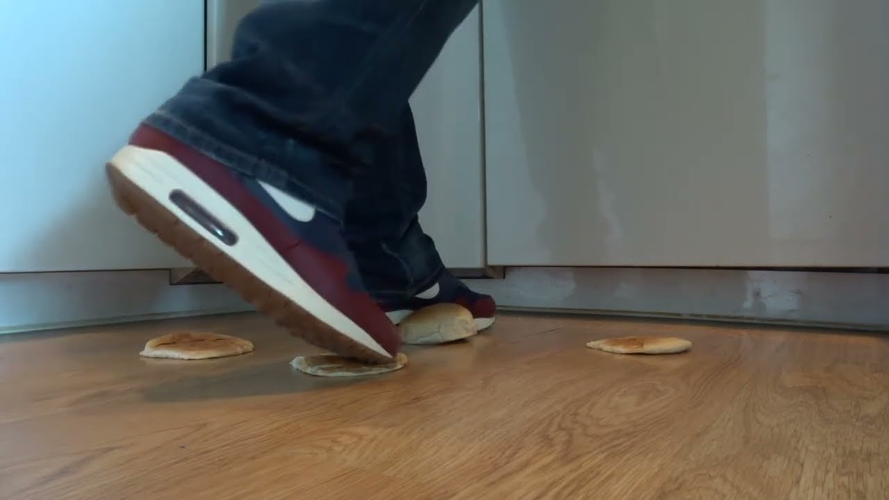 Nike Air Max 1 (one) food stomp, trample buns while preparing lunch ...