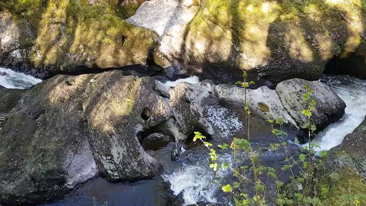 Blairgowrie and the Famous Cargill's Leap on the River Ericht - YouTube