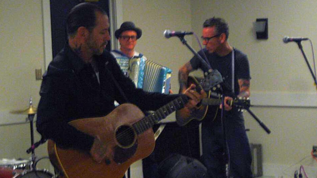 Social Distortion - Machine Gun Blues (Live from The Big Room) - YouTube