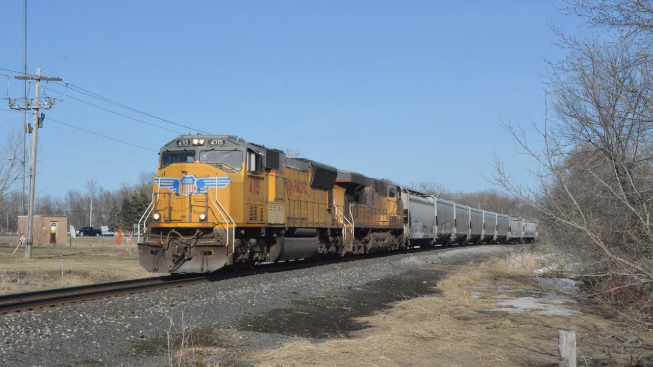 Union Pacific 4715 leads a WB CP grain train - YouTube