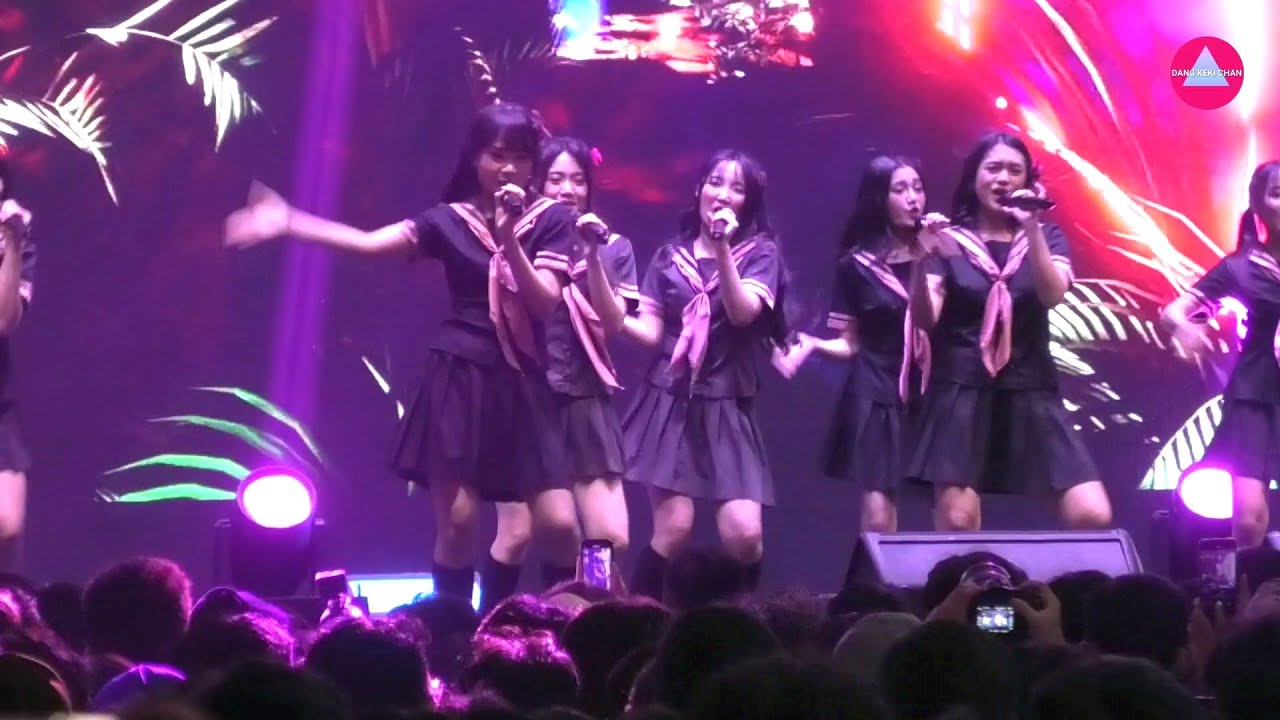 PURA PURA CINTA DAN RASA INI - UPGIRLS - LIVE AT INDONESIA GAME FESTIVA ...