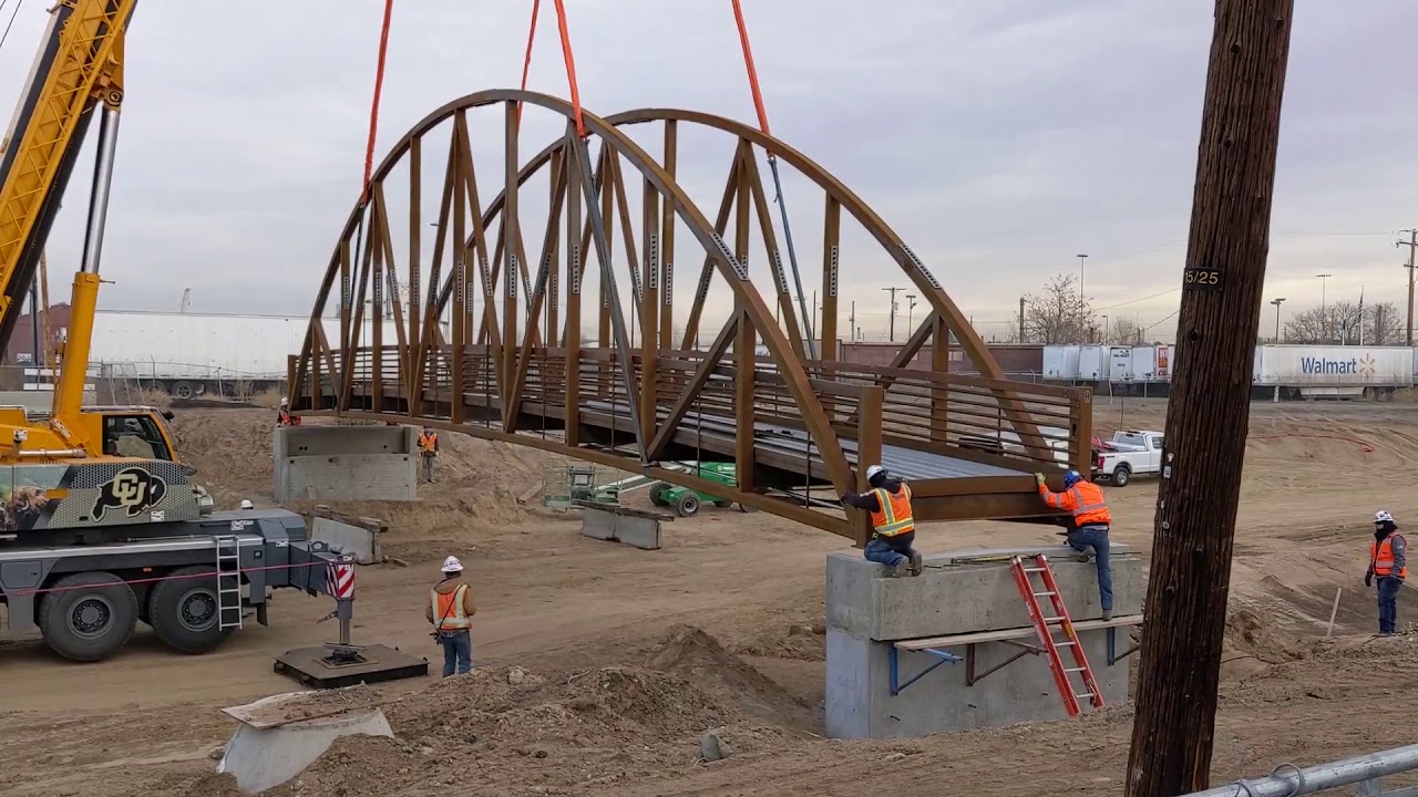 High Street Bridge Installation - YouTube