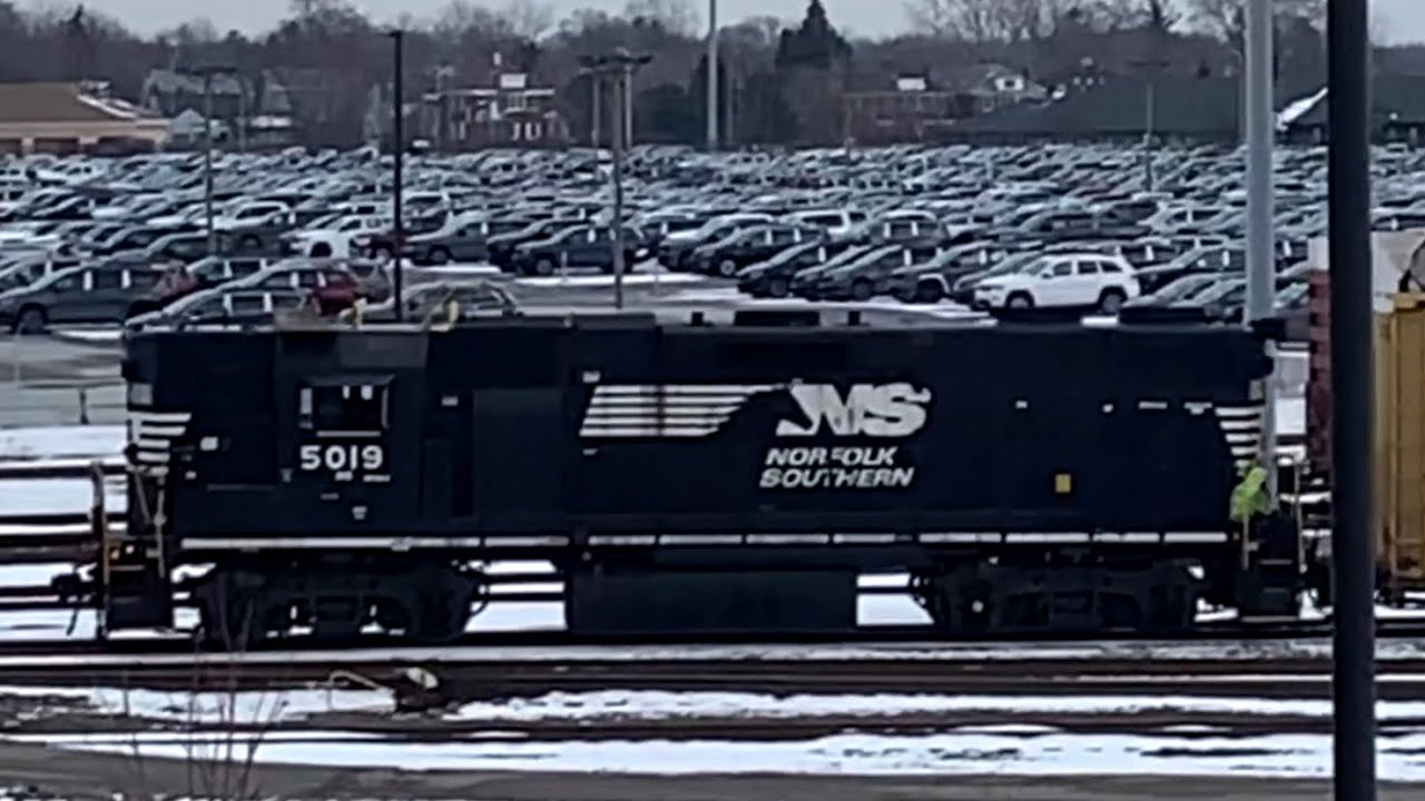NS 5019 Working FD61 at Mack Yard in Detroit - YouTube