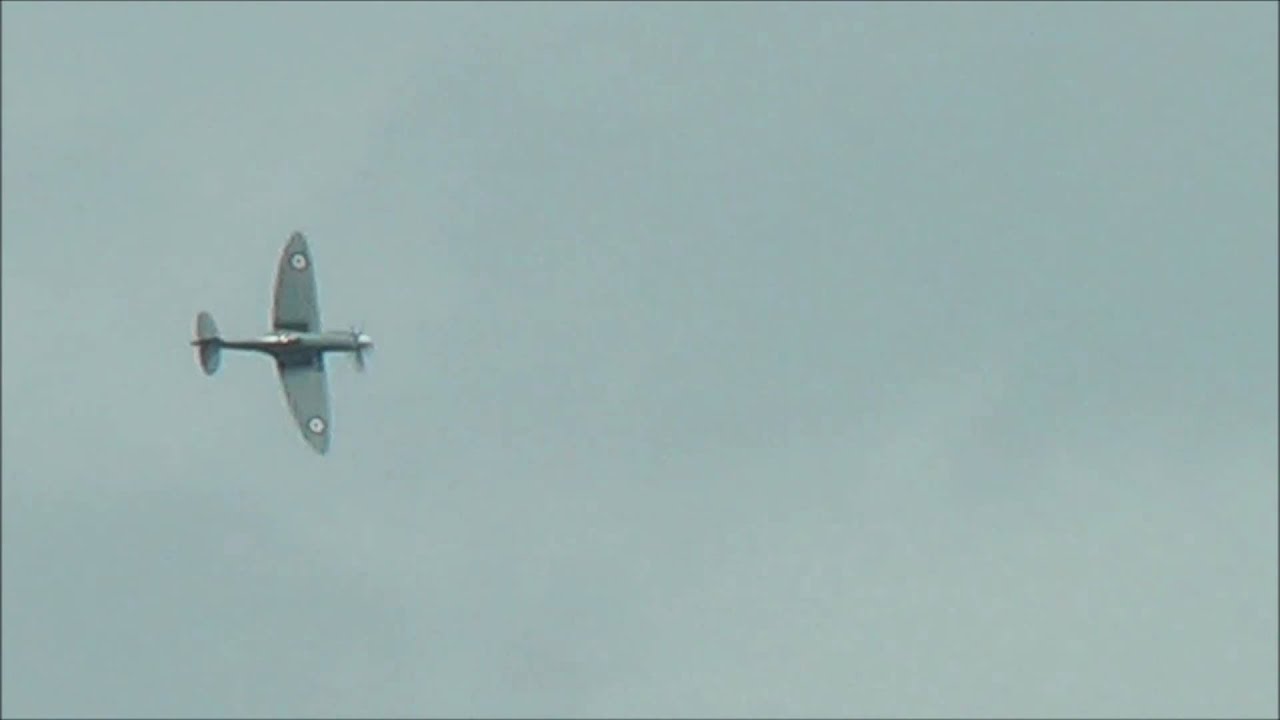 Spitfire PR19 at Sunderland International Airshow 2010 (HD 1080p) - YouTube