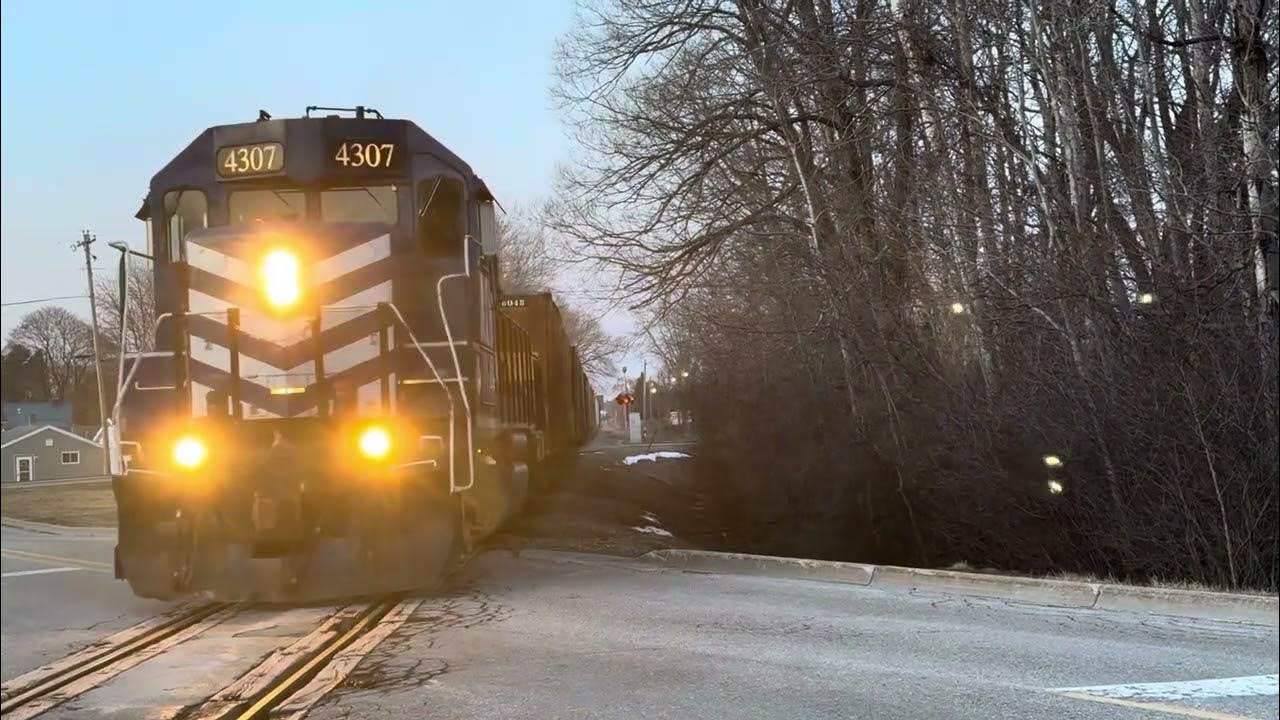 LSRC 4307 Southbound in Alpena, Mi - YouTube