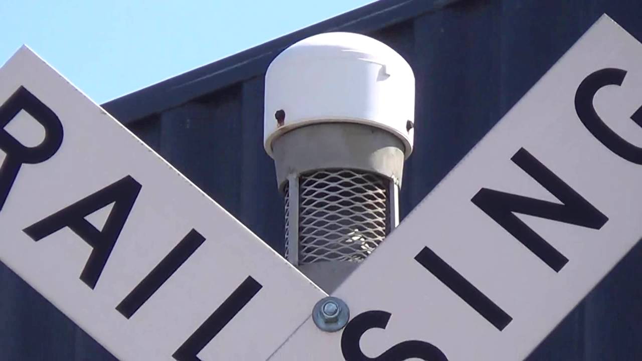 CSX 786 and CSX 5268 pull a CSX Intermodal Train through a 4-way ...