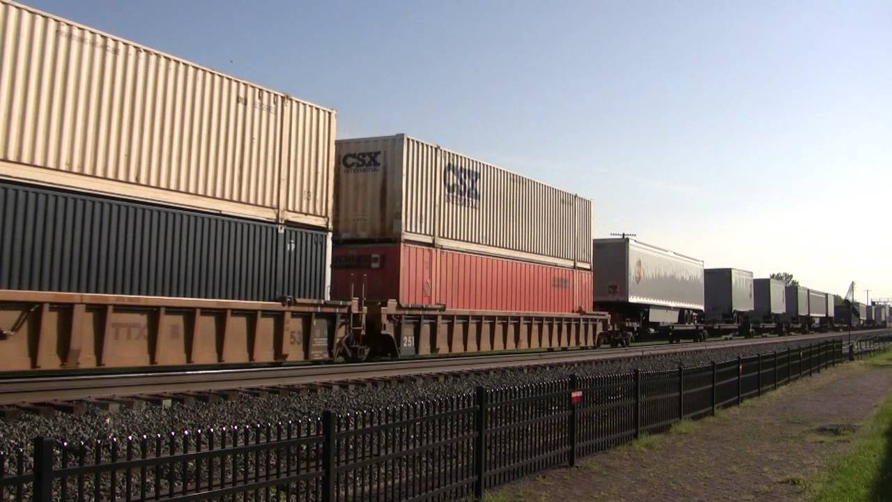CSX 7389 Leads An Intermodal @ North East, PA w Canon HF11 - YouTube