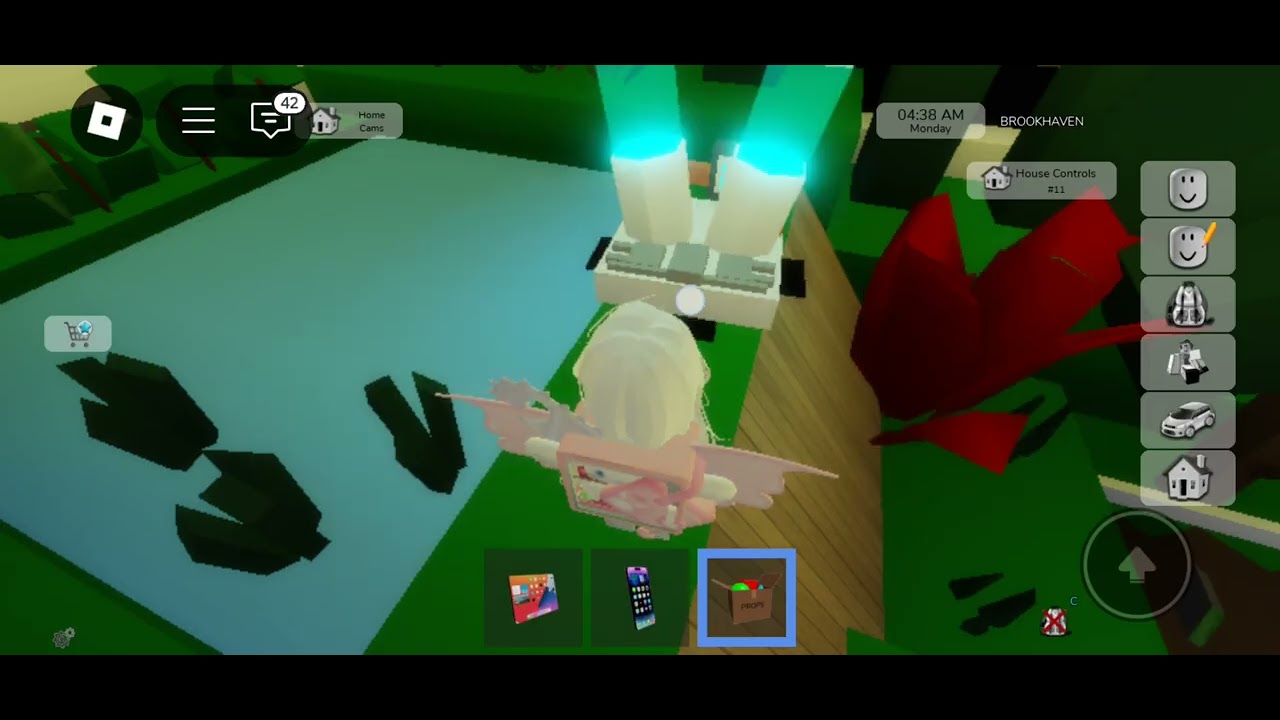 4 year old playing roblox - YouTube