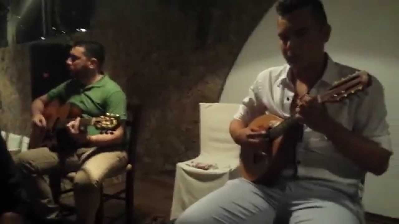 Ο Ραφαήλ, το μαντολίνο και η παρέα του part2 - YouTube