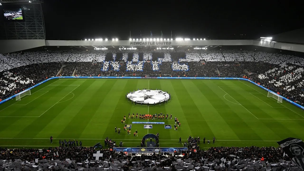 Wor Flags display vs Borussia Dortmund in the Champions League - YouTube