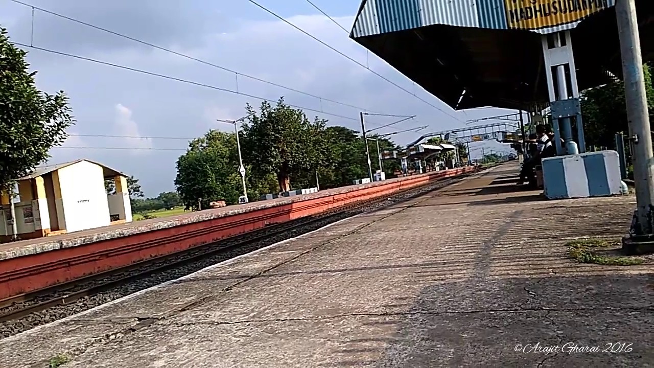 Original EMD GT46PAC with India's fastest diesel hauled train : NJP ...