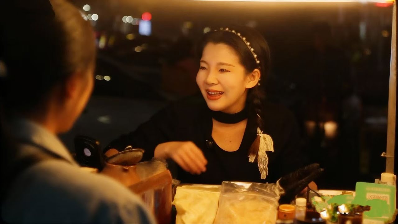 Live Street Food Queen Makes Egg pancake SO Good People Line Up! - YouTube