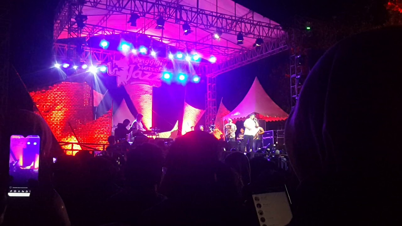 Tompi sunset JazzbSengiggi 2019 - YouTube