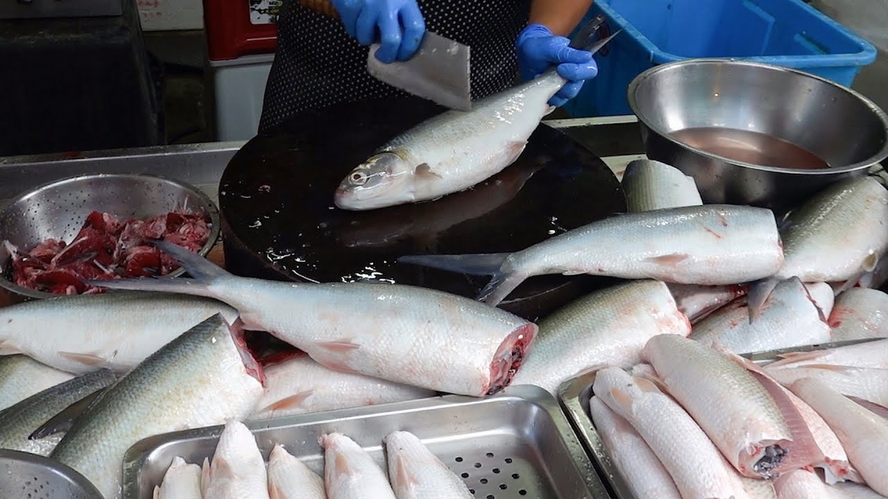 Milkfish Cutting Skills in Taiwan / 虱目魚切割技巧, 煎虱目魚肚 - Taiwan Traditional ...