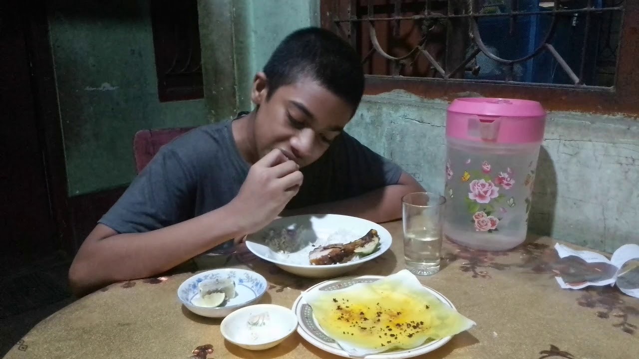 Eating sound eat - YouTube