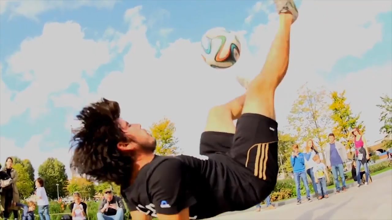 Brazilian Freestyle Football skills: Introducing Pedro Oliveira ...