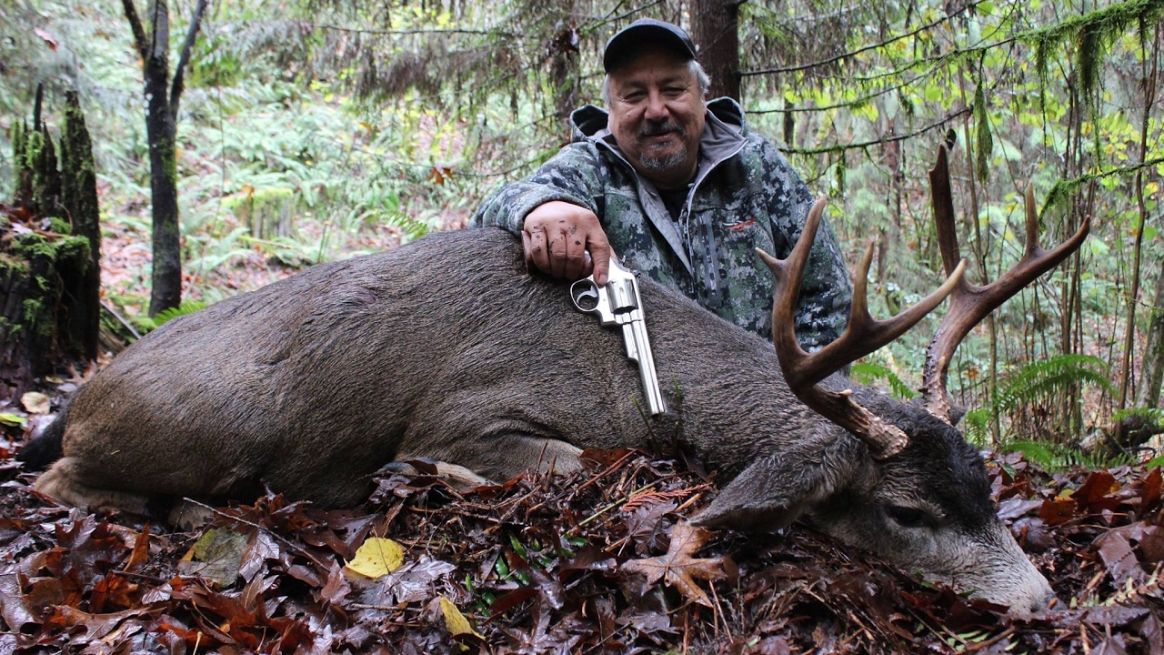 Oregon blacktail, rutting bucks (dads pistol buck) - YouTube