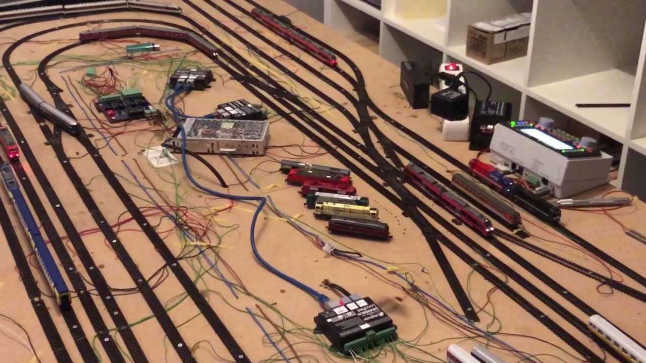 N spoor testbaan aangestuurd met Koploper - YouTube