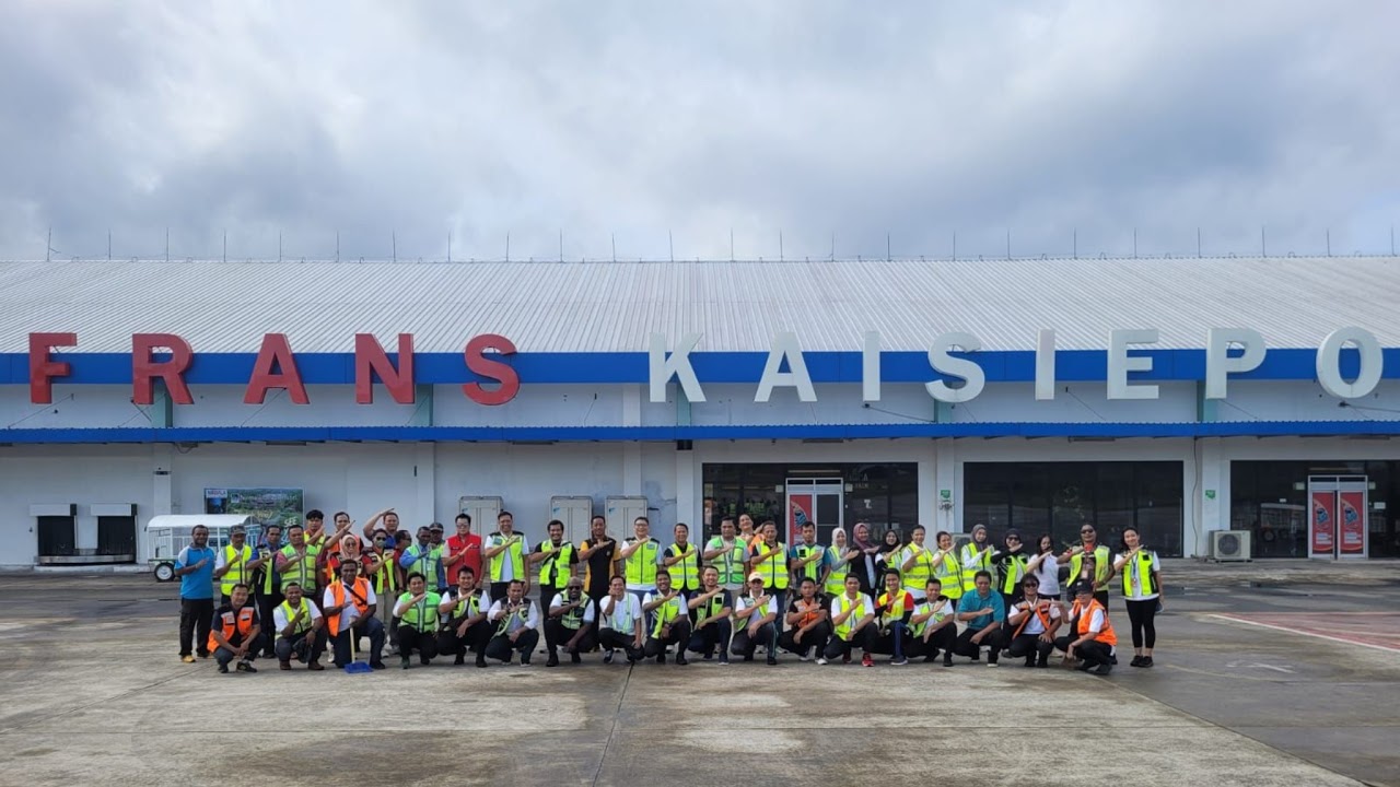 Live Stream Bandara Frans Kaisiepo Biak - Papua - YouTube